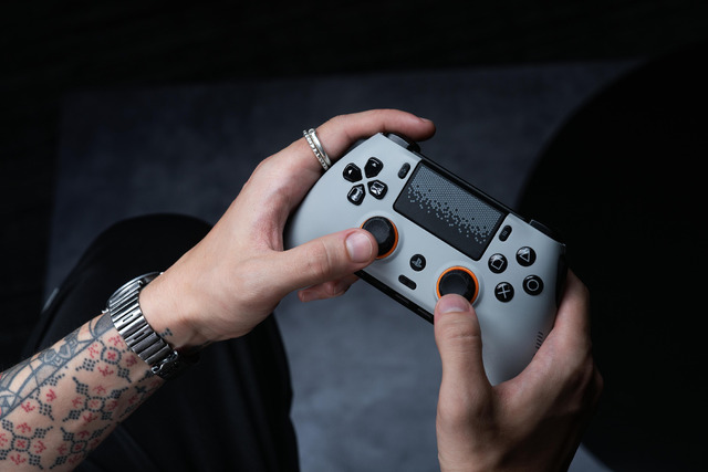 SCUF Gaming - SCUF26 OMEGA Light Grey Mar 6520 - JeuxOnLine
