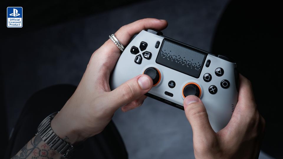 SCUF Gaming - SCUF26 OMEGA Light Grey Mar 5518 - JeuxOnLine
